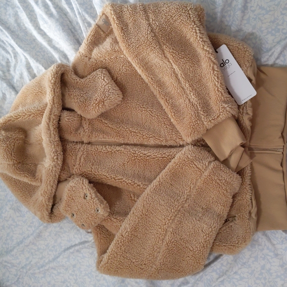ALO Yoga | Jackets & Coats | Alo Yoga Foxy Sherpa Jacket Camel M | Poshmark